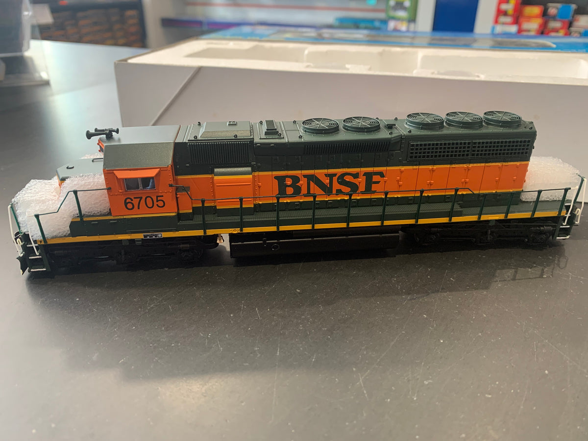Broadway 5005 DC Sound - EMD SD40-2 - BNSF #6705 – Furness Models