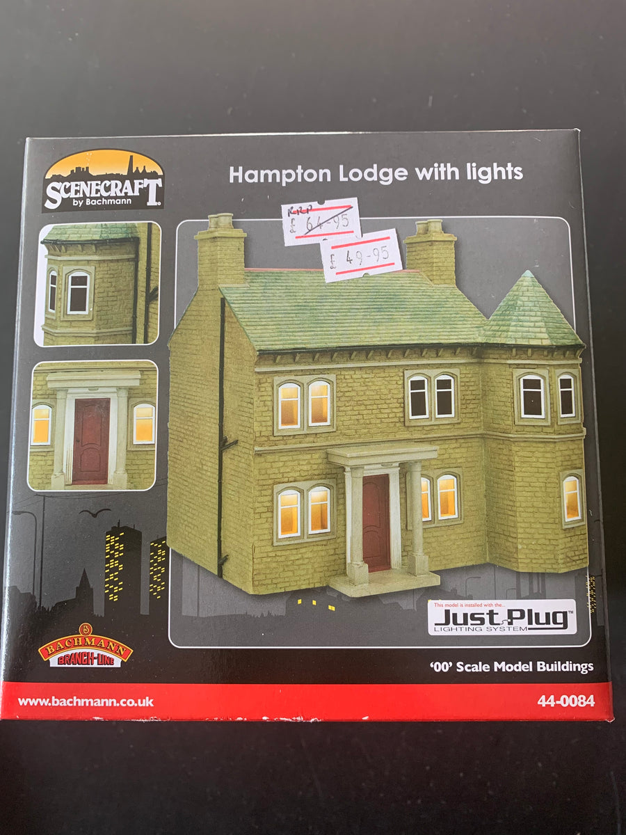 Bachmann 44-0084 Hampton Lodge with lights – Furness Models